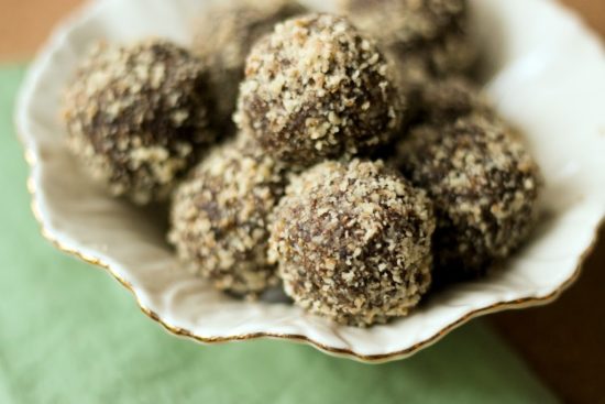 Fig Balls (or Bars) - Easy Dried Fig recipe (vegan, gluten free)