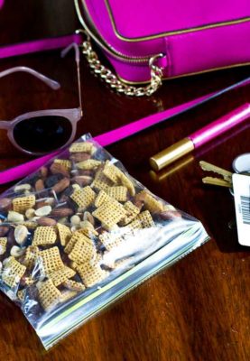 Healthy Snacks to Eat While Traveling + Sweet and Salty Trail Mix ...